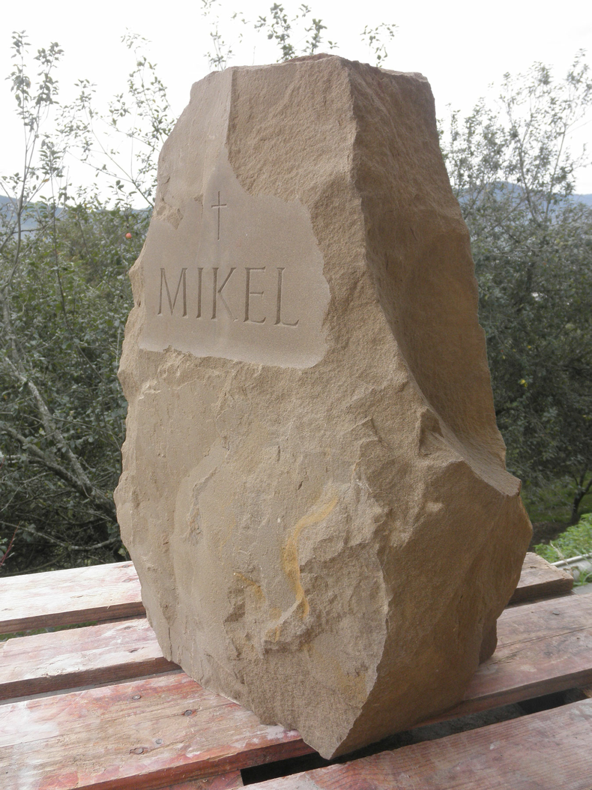 Monolitos funerarios - Hartea Memoria