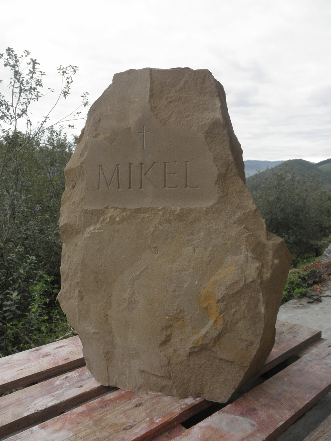 Monolitos funerarios - Hartea Memoria