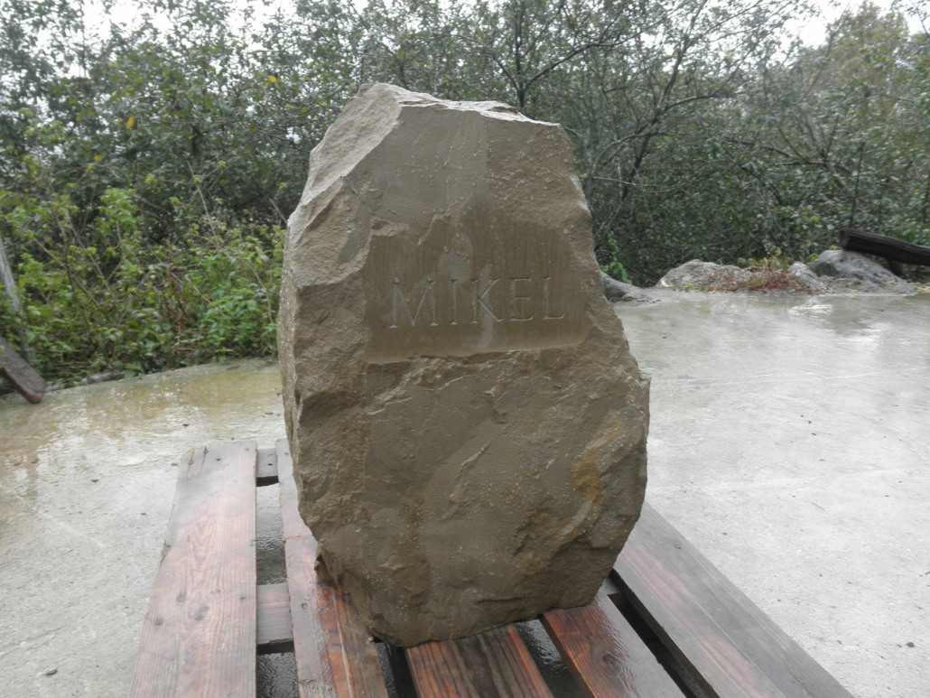 Monolitos funerarios - Hartea Memoria